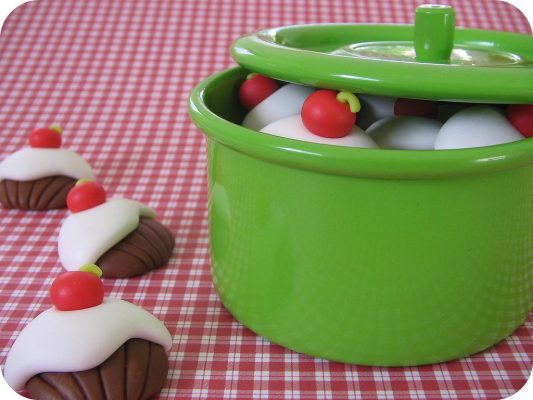 Polymer clay cupcake charms - FIMO DIY